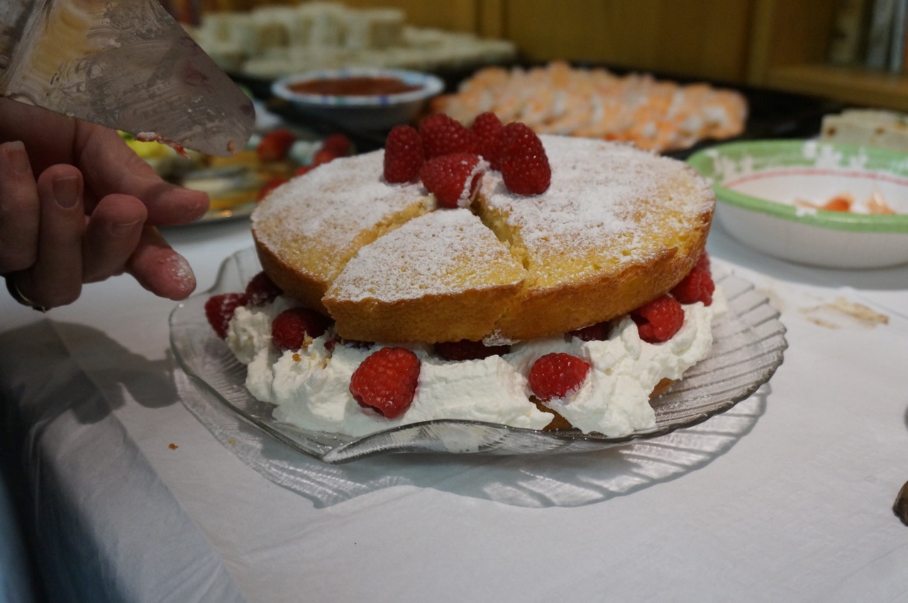 Victorian sponge cake – Laurel Wanrow